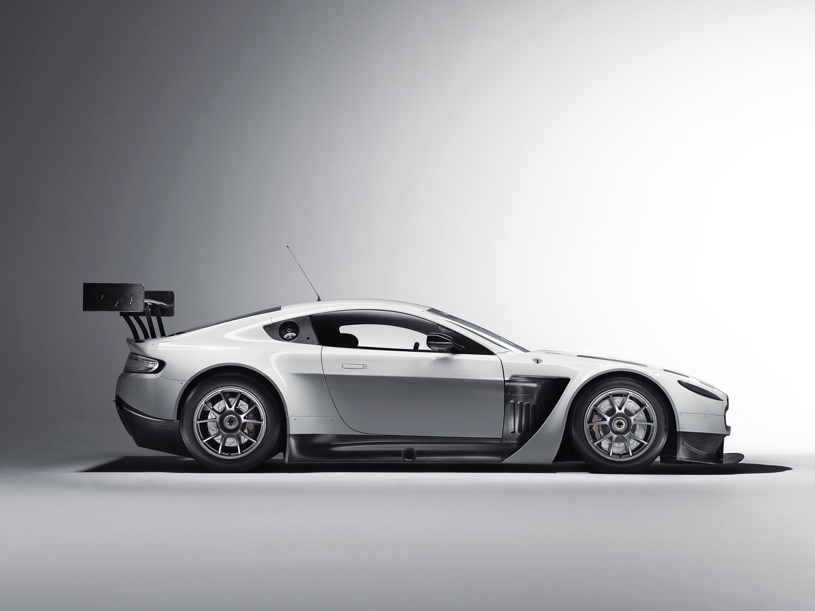 Aston Martin Racing Begins Testing the V12 Vantage GT3 Photo & Image ...